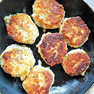 Easy homemade fish cakes with a crispy coating - Foodle Club