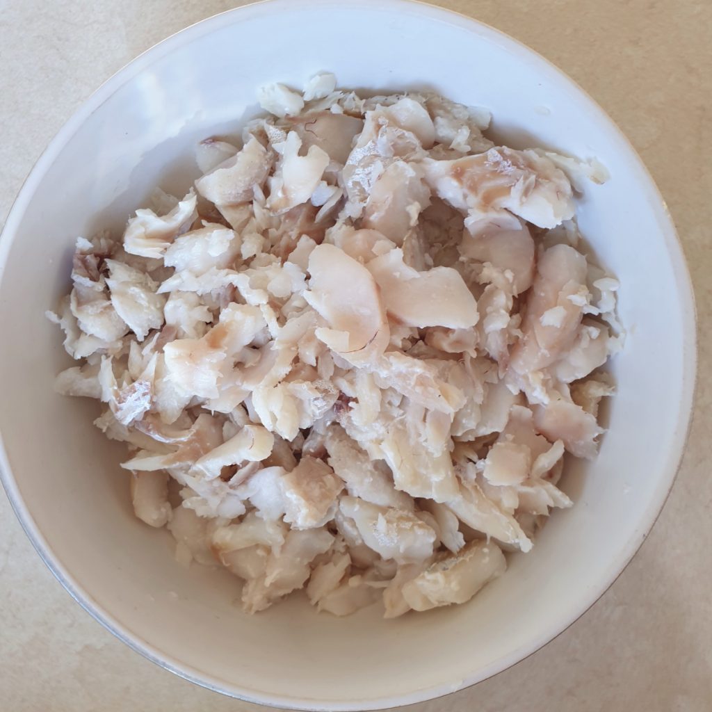 Easy homemade fish cakes with a crispy coating - Foodle Club