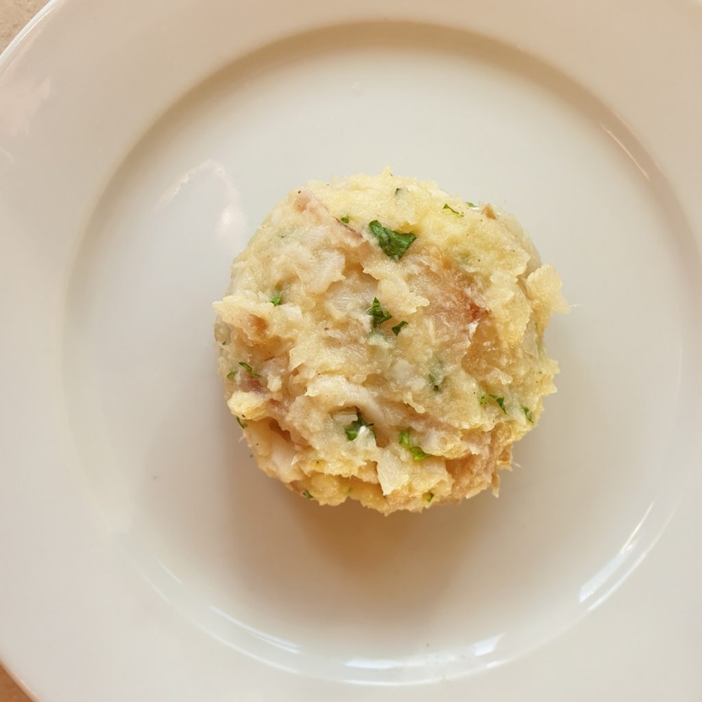 Easy homemade fish cakes with a crispy coating - Foodle Club