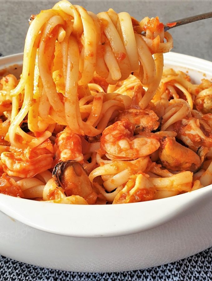 Easy pasta pescatore (seafood pasta) - Foodle Club