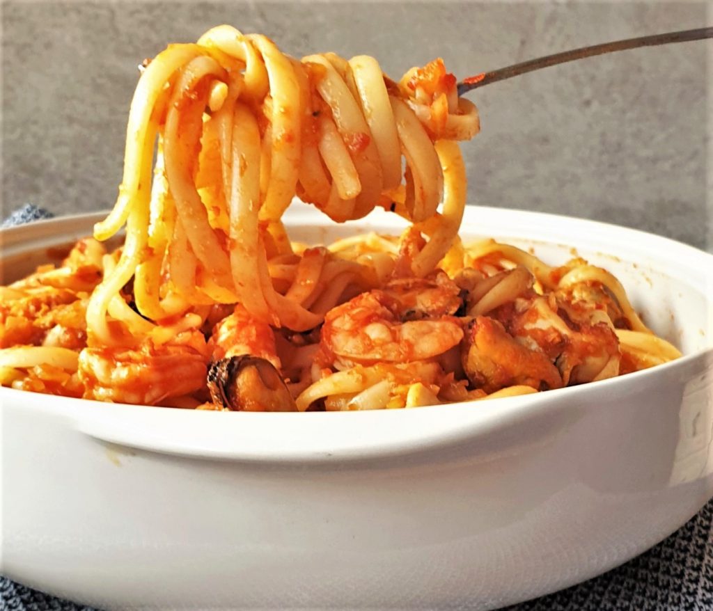 Easy pasta pescatore (seafood pasta) - Foodle Club