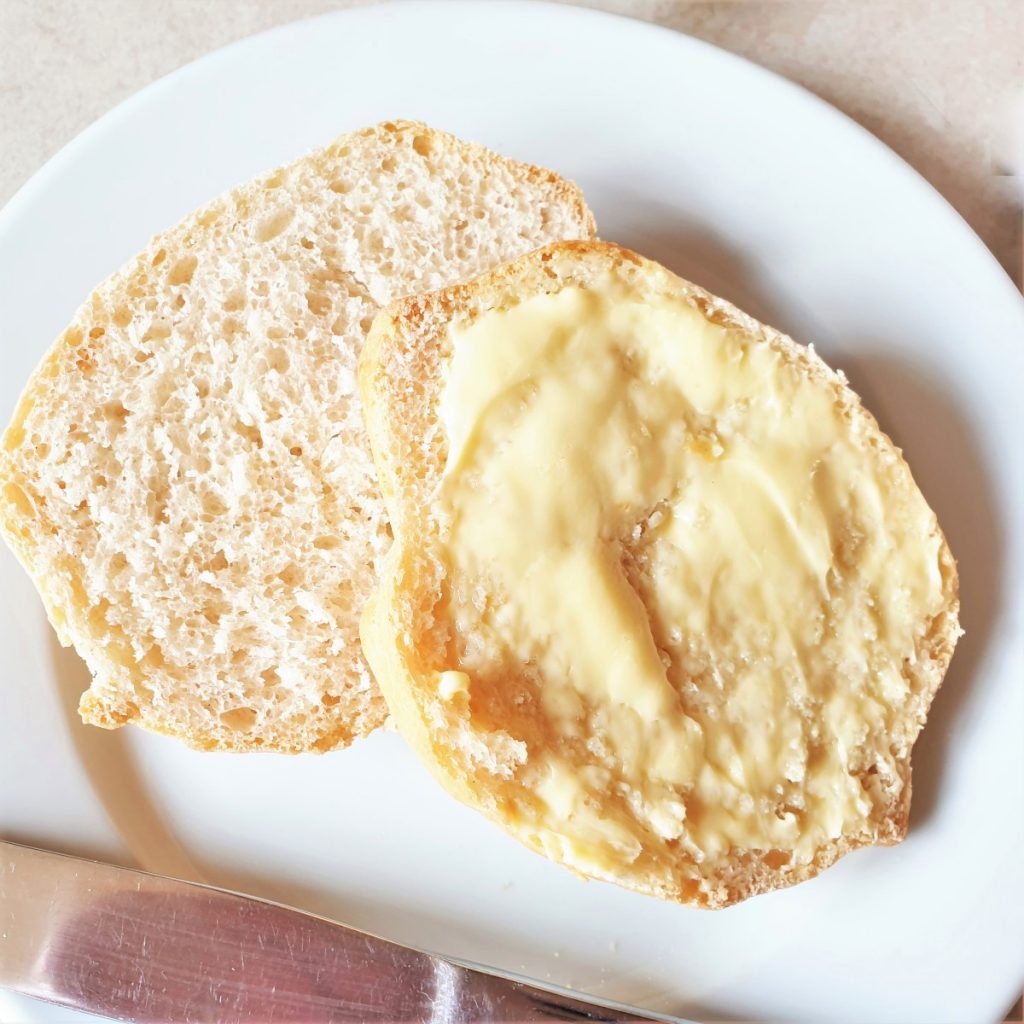 Homemade crusty Portuguese rolls (Papo Secos) - Foodle Club