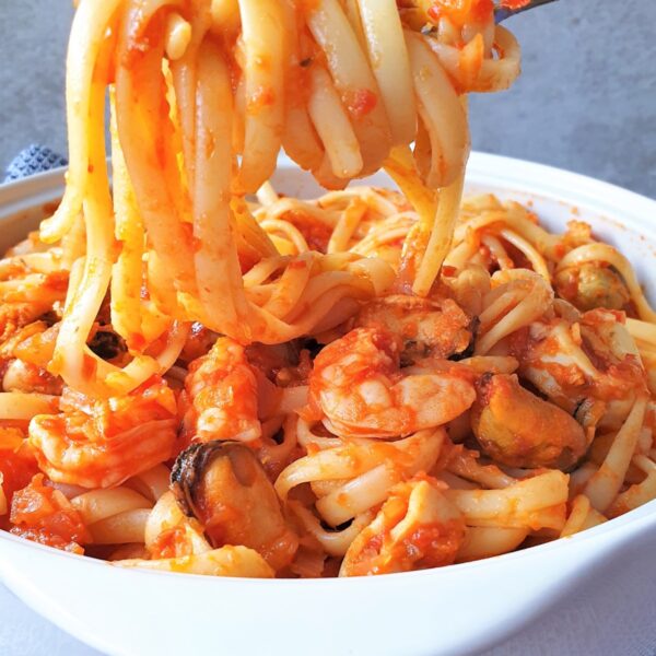Easy pasta pescatore (seafood pasta) - Foodle Club