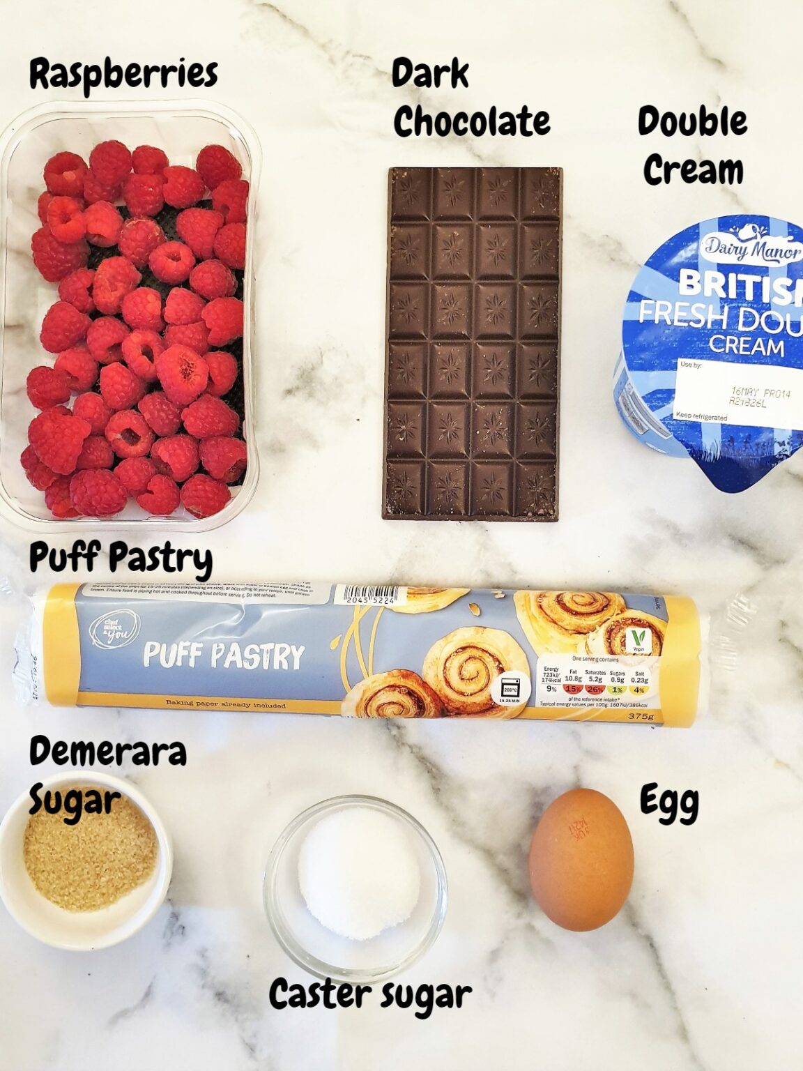 Raspberry cream horns with dark chocolate - Foodle Club