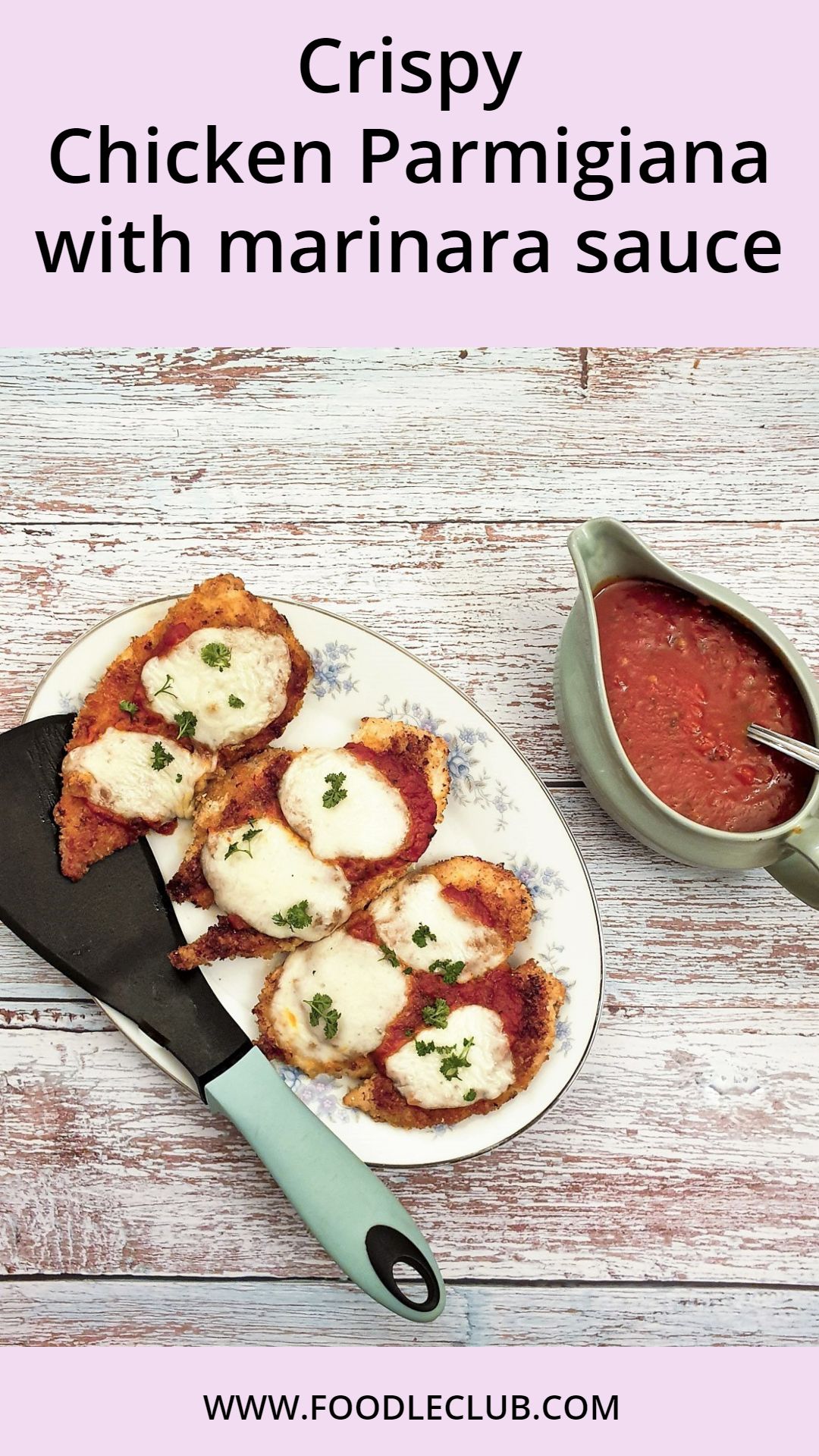 Crispy chicken parmesan with marinara sauce - Foodle Club