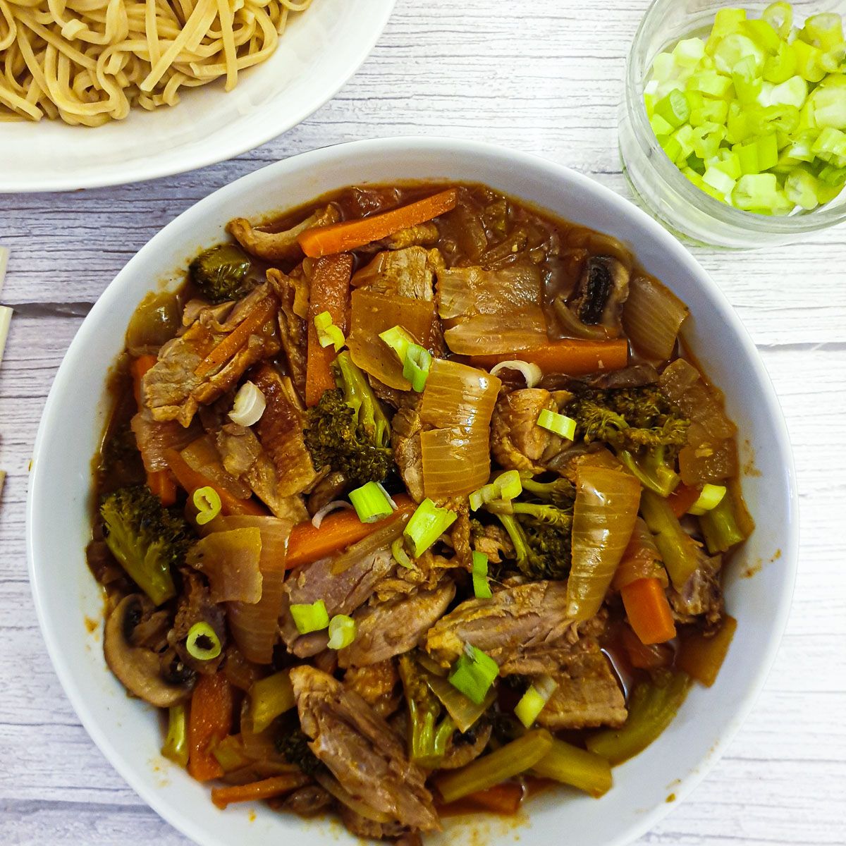 Duck in garlic sauce with vegetables - Foodle Club