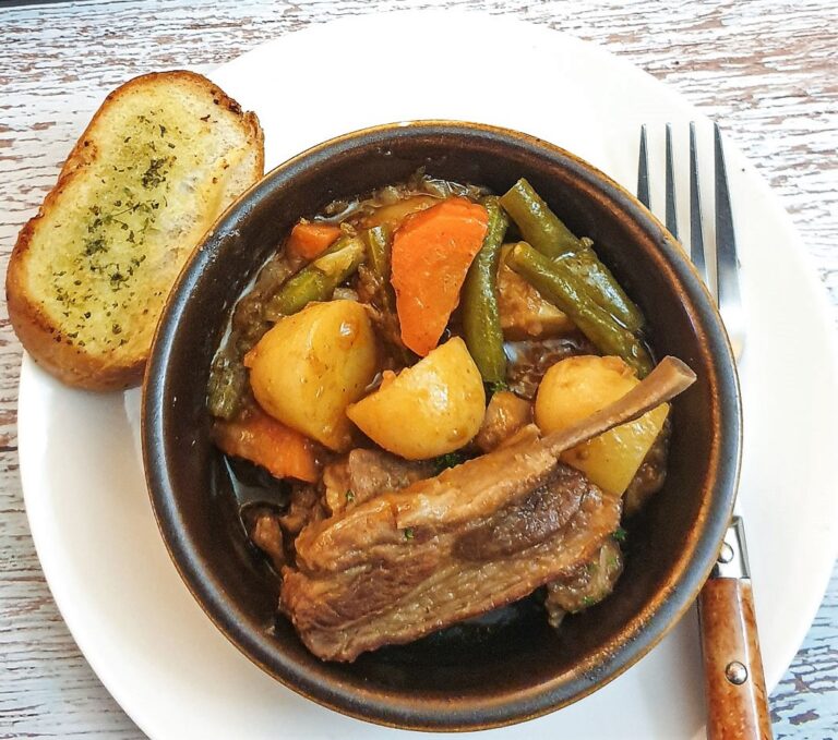 South African lamb bredie (lamb stew) - Foodle Club