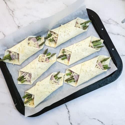 Puff pastry asparagus and ham wraps with cheese - Foodle Club