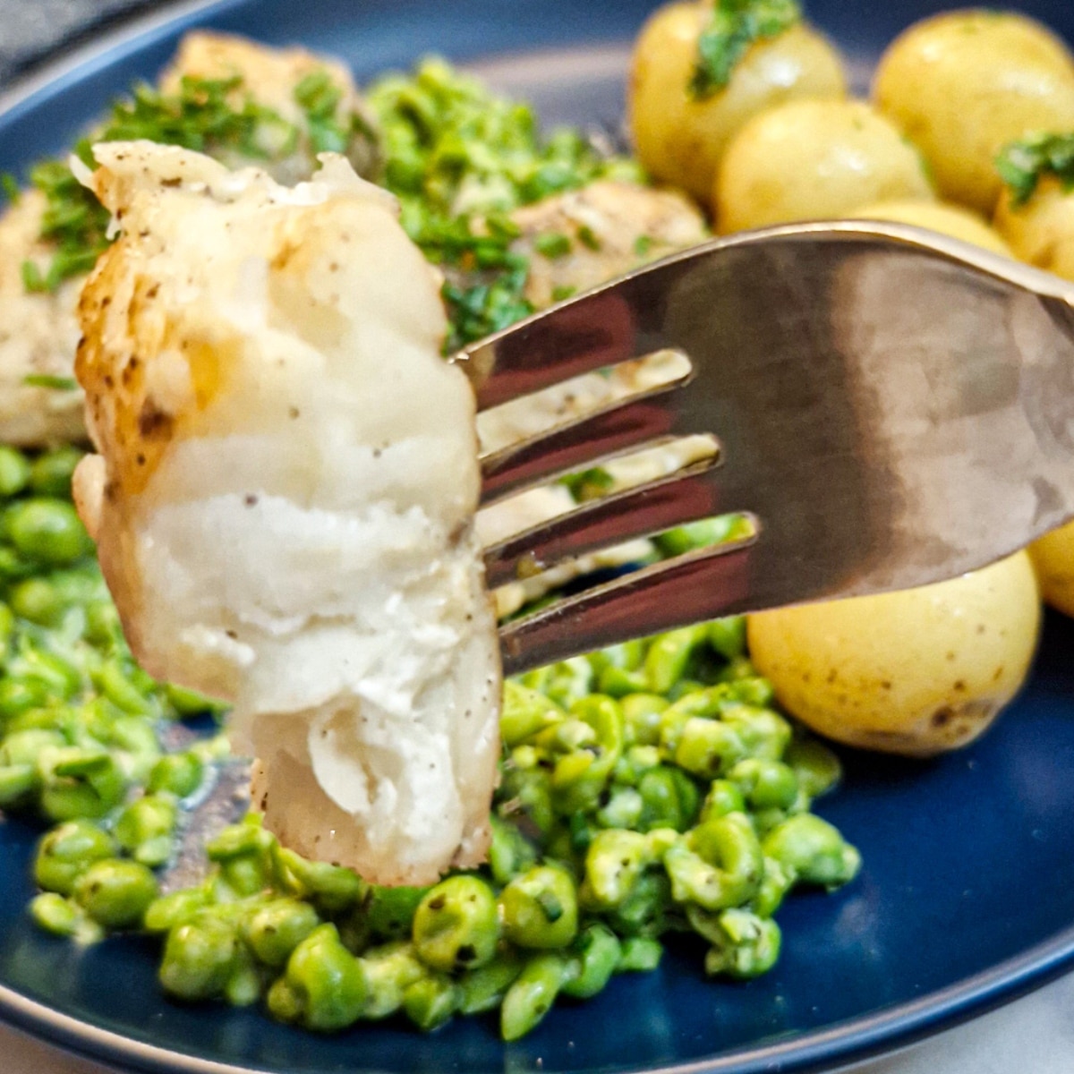 Pan-fried monkfish with parsley butter - Foodle Club