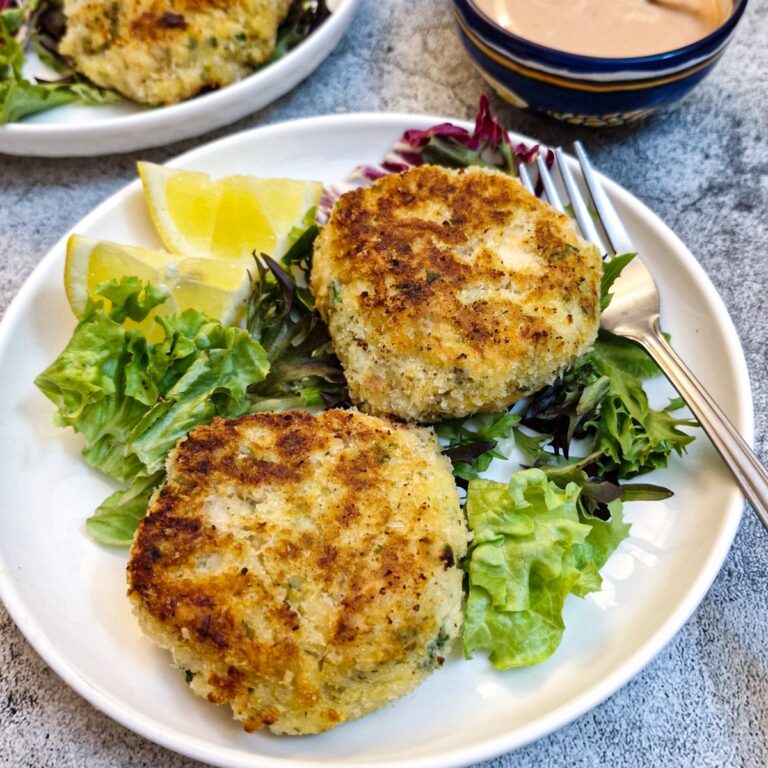 Easy homemade fish cakes with a crispy coating - Foodle Club