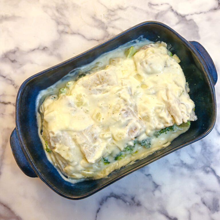 Cheesy cod and broccoli bake - Foodle Club