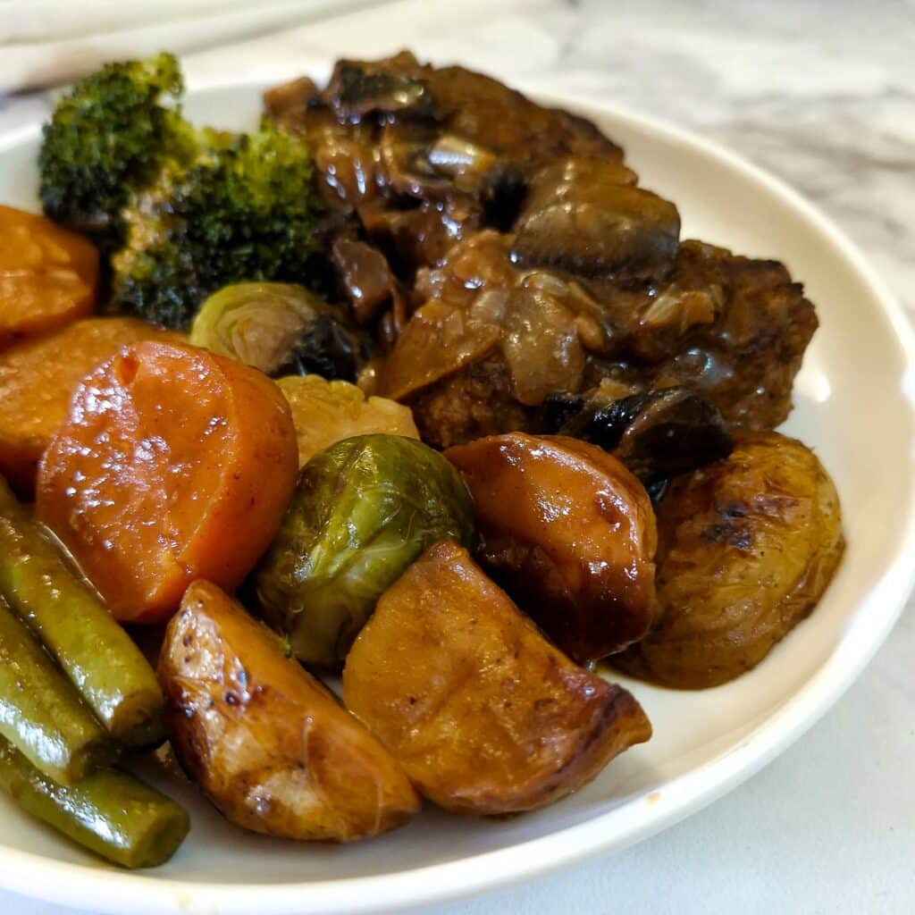 Cheesy bully beef pasta bake - aka corned beef pasta - Foodle Club