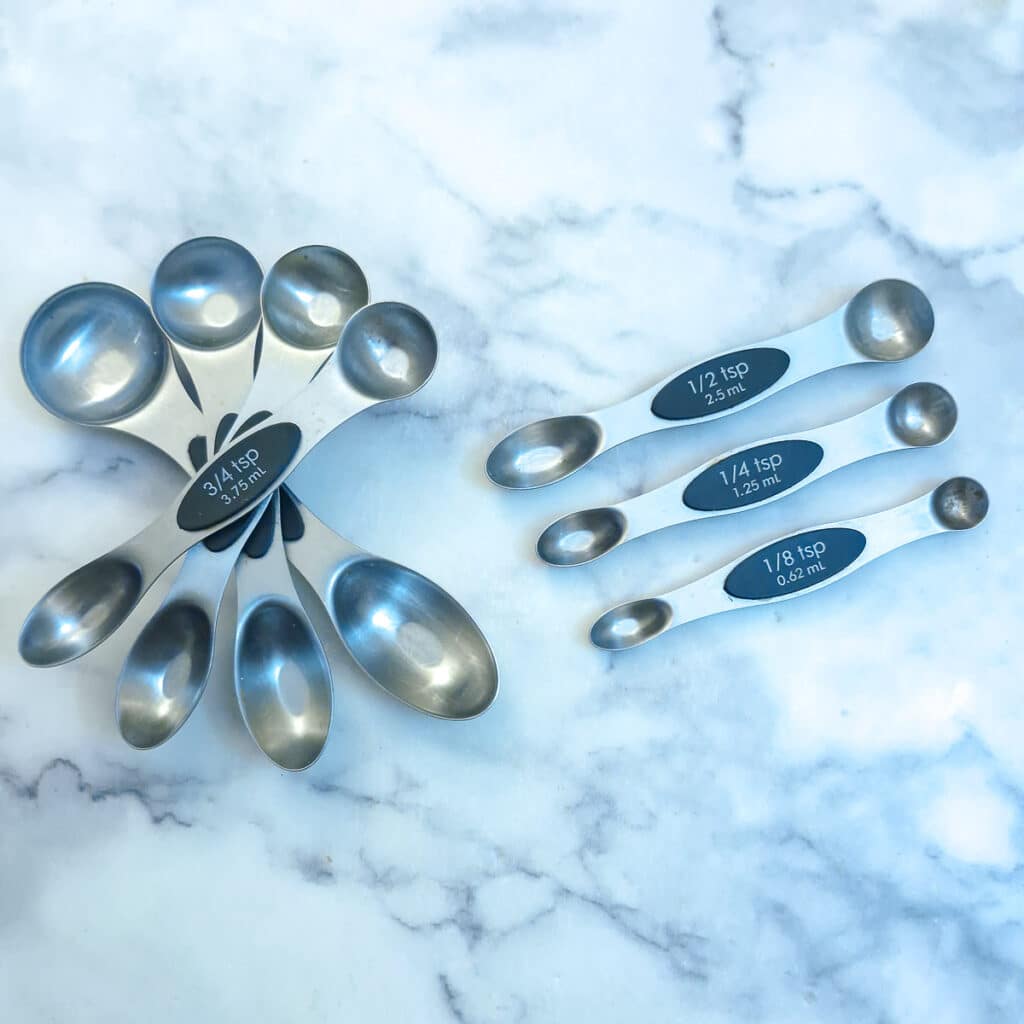 Convert grams to cups (for flour, sugar, butter and more) - Foodle Club